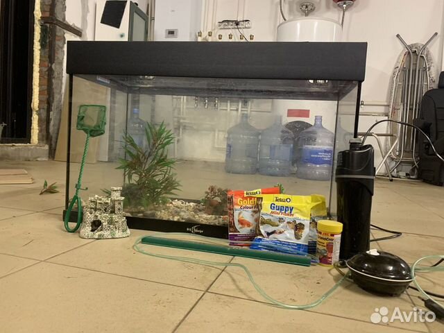 Аквариум для рыбок с подстветкой и инвентарем
