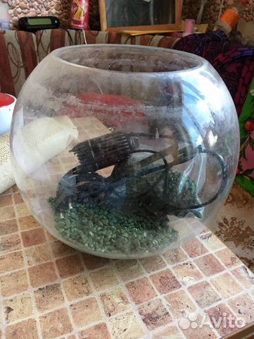 Аквариум с камушками и воздухом
